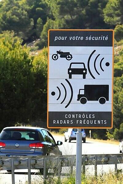 Bildagentur | mauritius images | France, speed camera sign